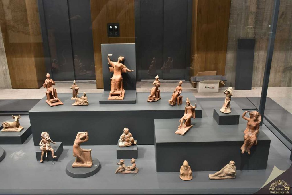 Mısırda Güzelliğin Sembolü Kraliçe Nefertiti, Mitanni Prensesi ...