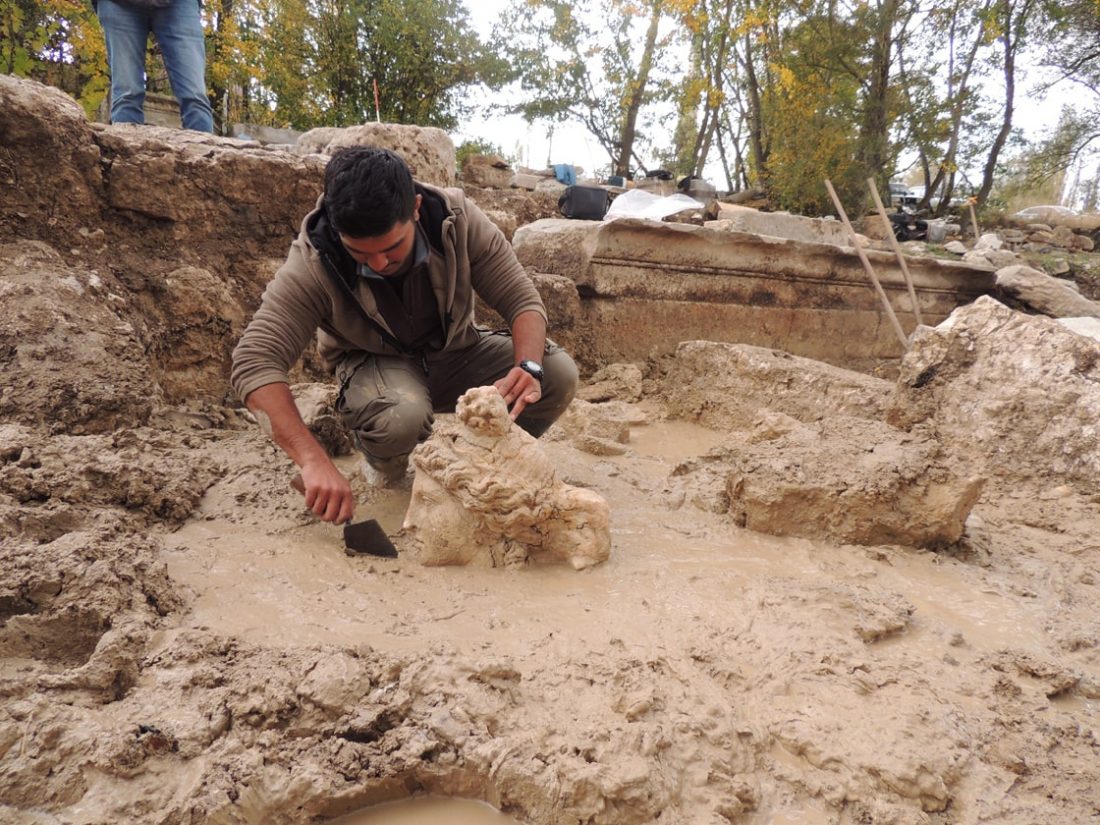 Aizanoi'de "Afrodit" ve "Dionysos" un heykel başları bulundu - Arkeonews